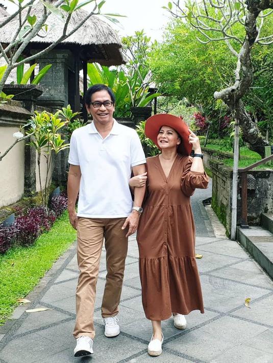 10 Potret Kemesraan Addie MS dan Memes 39 Tahun Bersama - Photo Fimela.com