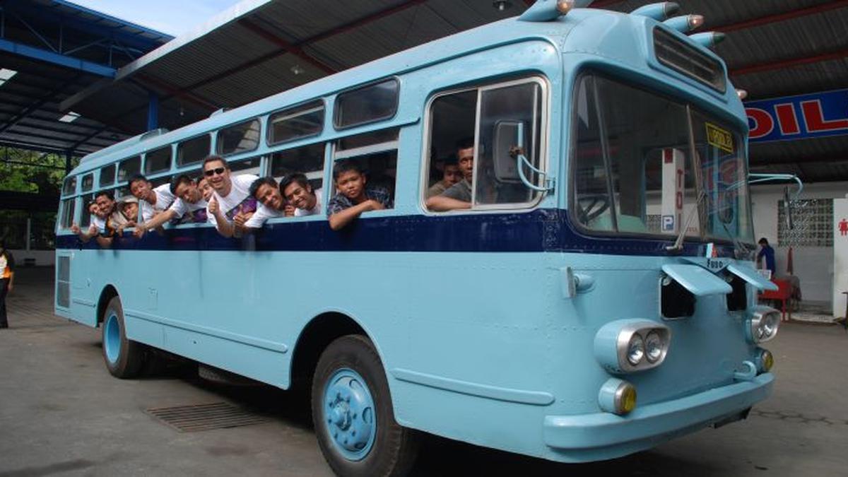 Nostalgia Bus Klasik Penghias Wajah Transportasi Indonesia - Otomotif ...
