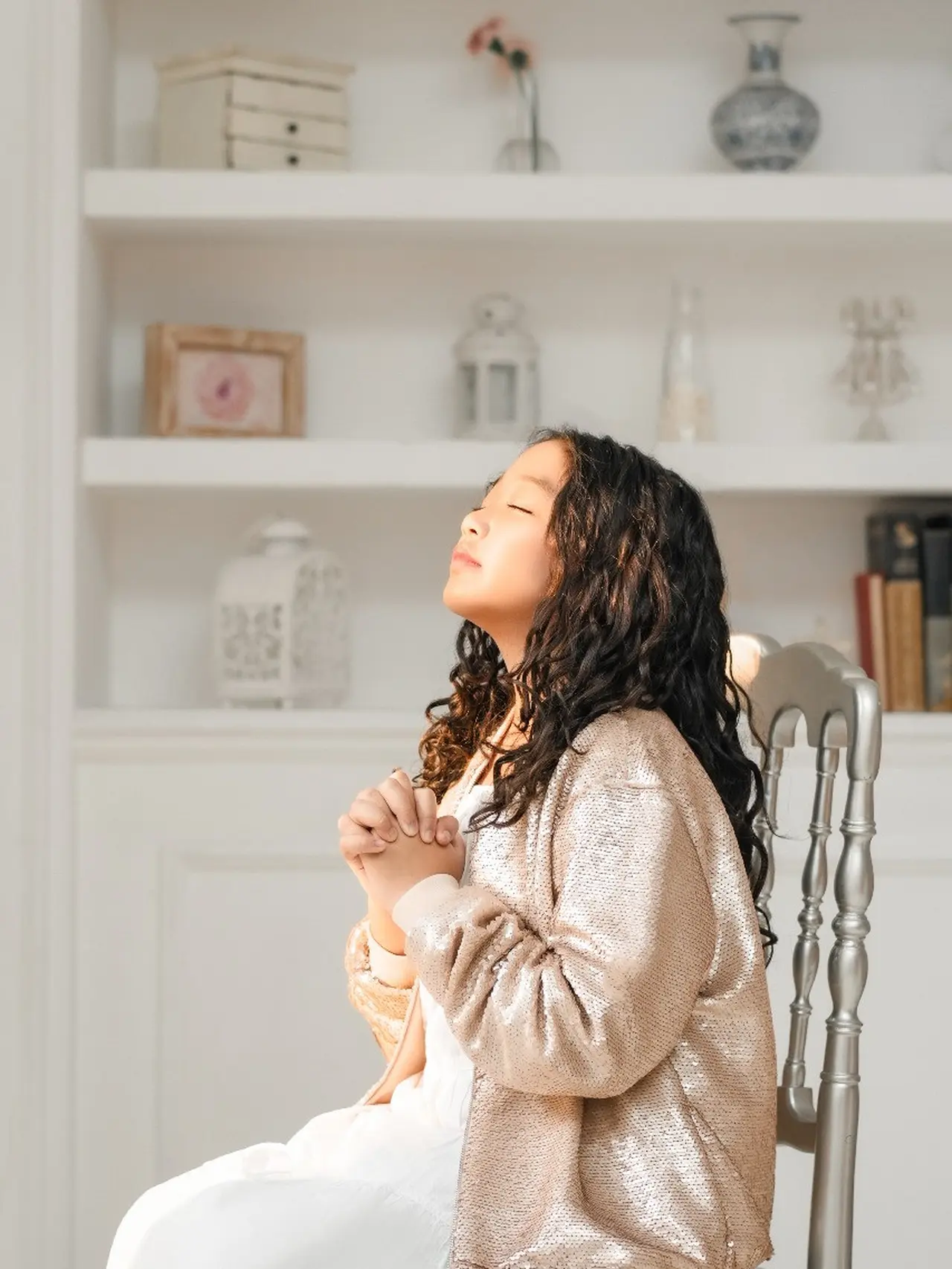 Penyanyi Michelle Barcena Gandeng Alam Urbach dalam Single Hati Yang ...