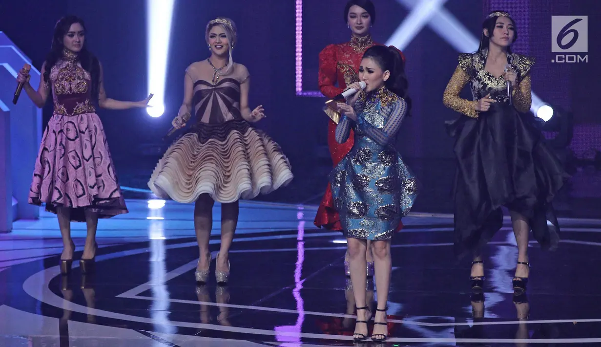 PHOTO: Deretan Pedangdut Goyang Panggung Indonesian Dangdut Awards 2017 ...