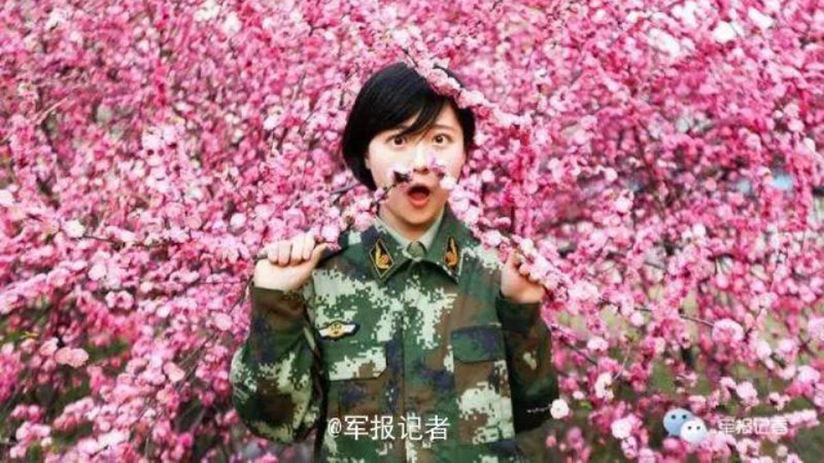 Cantiknya Tentara-tentara Wanita di Antara Bunga-bunga - Citizen6 ...