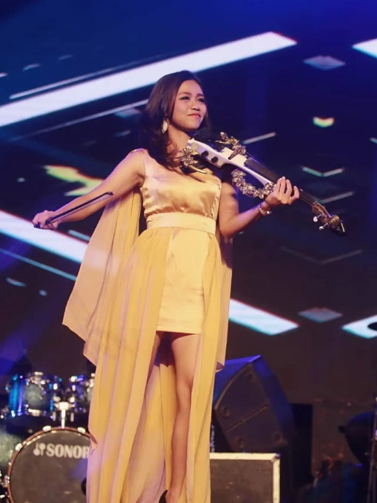 6 Pesona Sandy Ria Ervinna, Pemain Biola Didi Kempot yang Cantik - Hot ...