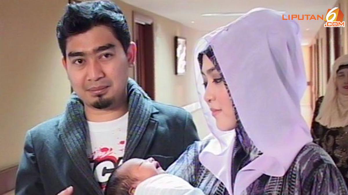 [VIDEO] Urus Bayi, Istri Ustad Solmed Tak Butuh Baby Sitter - ShowBiz ...