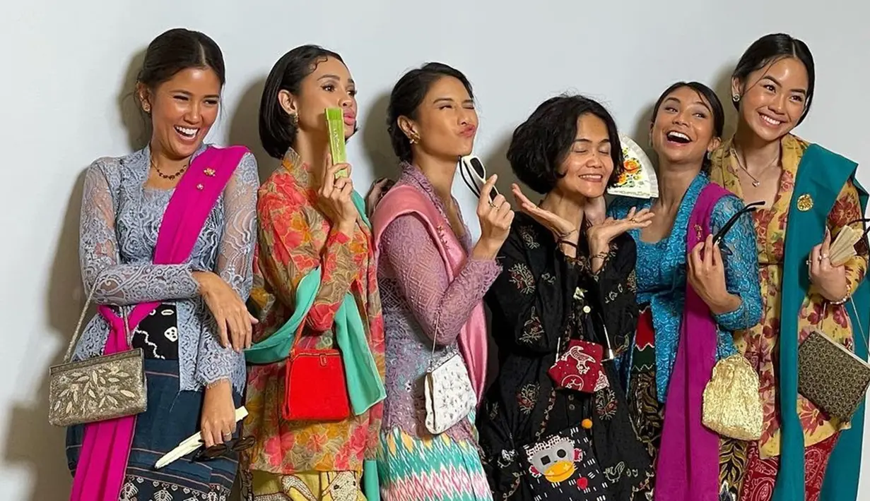 Pesona Dian Sastro, Andien, Titi Radjo Bareng Geng Pencinta Kebaya, Menawan - Foto Liputan6.com
