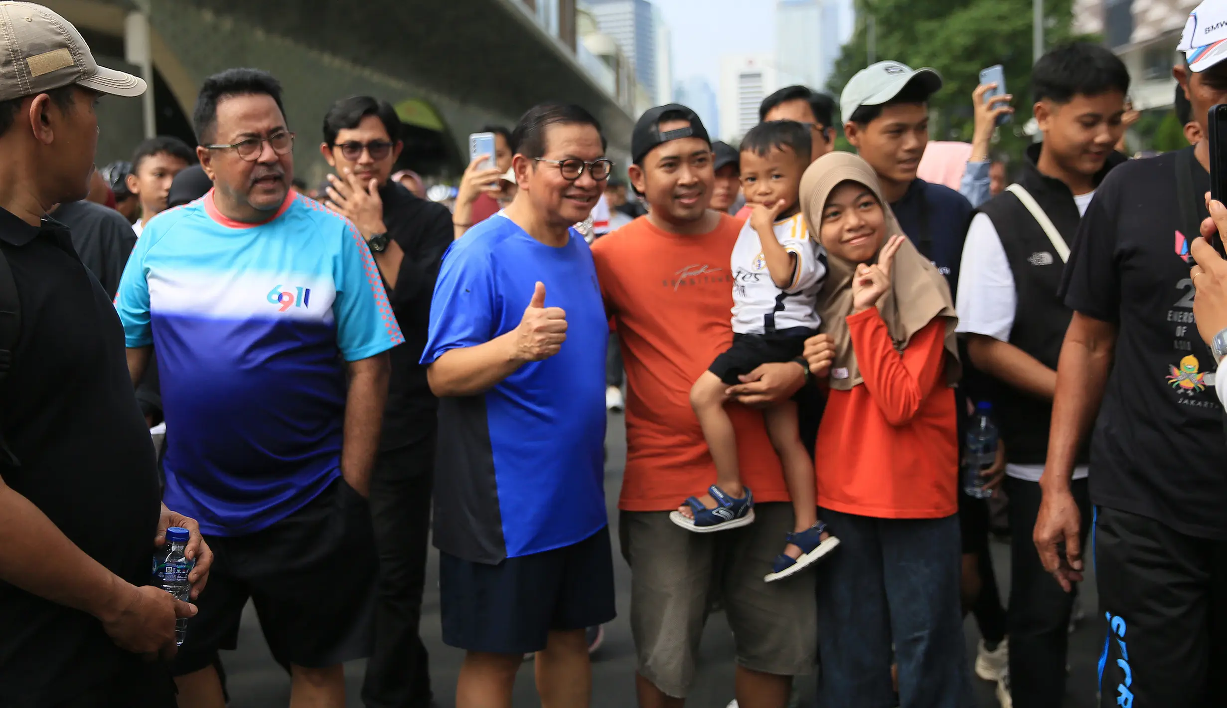 Berolahraga Saat CFD, Pramono Anung-Rano Karno Sapa Warga Jakarta ...