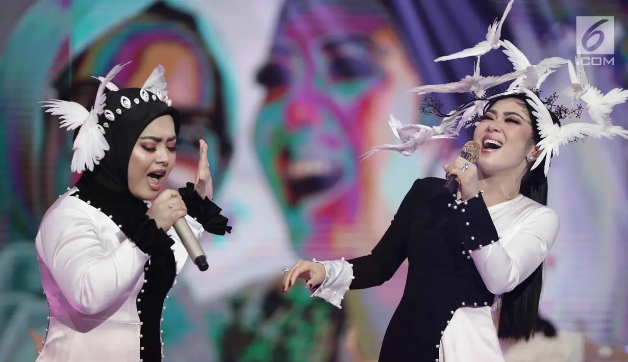 FOTO: Duet Bersama Sang Adik, Syahrini Tampil Cetar di SCTV Music ...