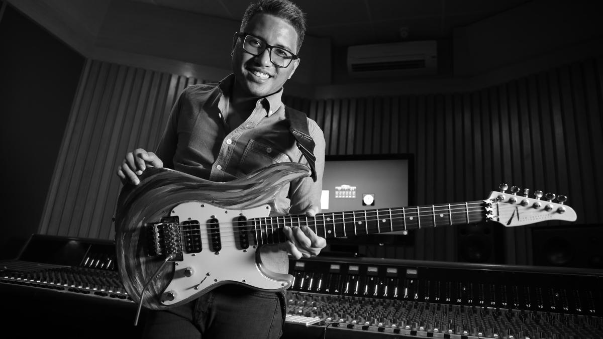 Andre Dinuth Luncurkan Album Solo Gitar Kedua - ShowBiz Liputan6.com