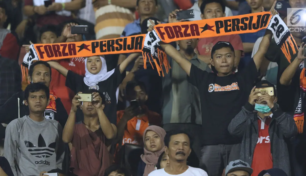FOTO: Suporter Persija Rayakan Kemenangan Macan Kemayoran atas PSMS ...