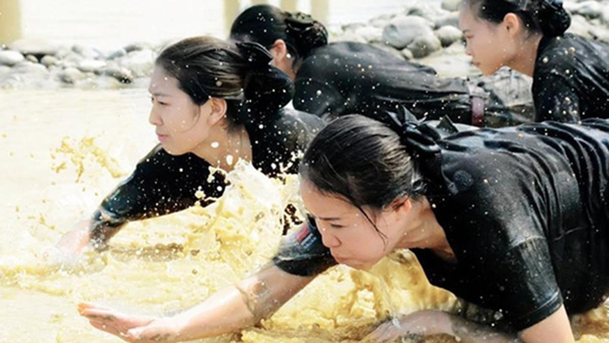 OMG! Beratnya Latihan Fisik Para Calon Pramugari Ini