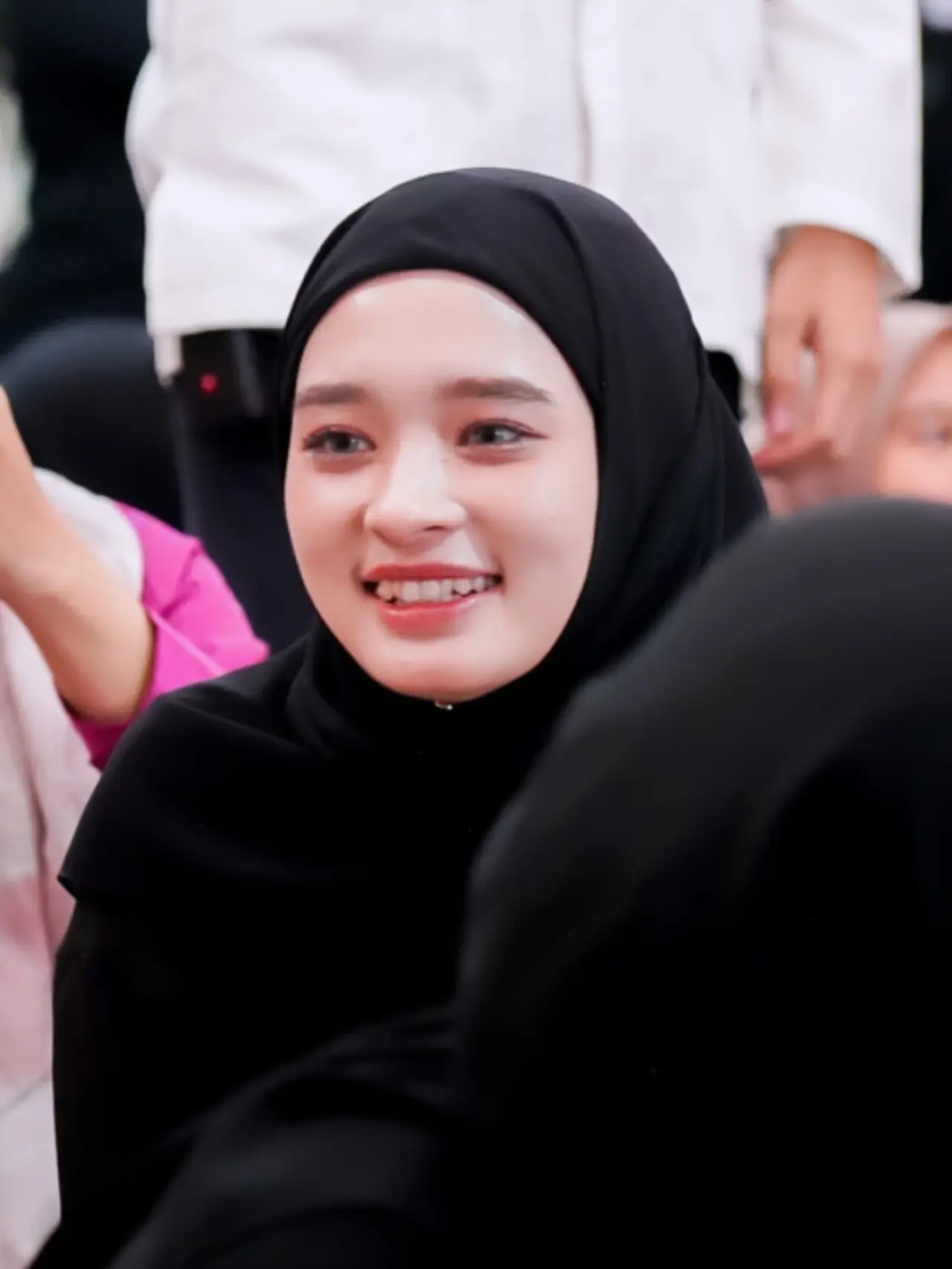 10 Momen Kajian Jelang Lahiran Aurel, Istri Pejabat dan Artis Kompak Berhijab - Hot Liputan6.com