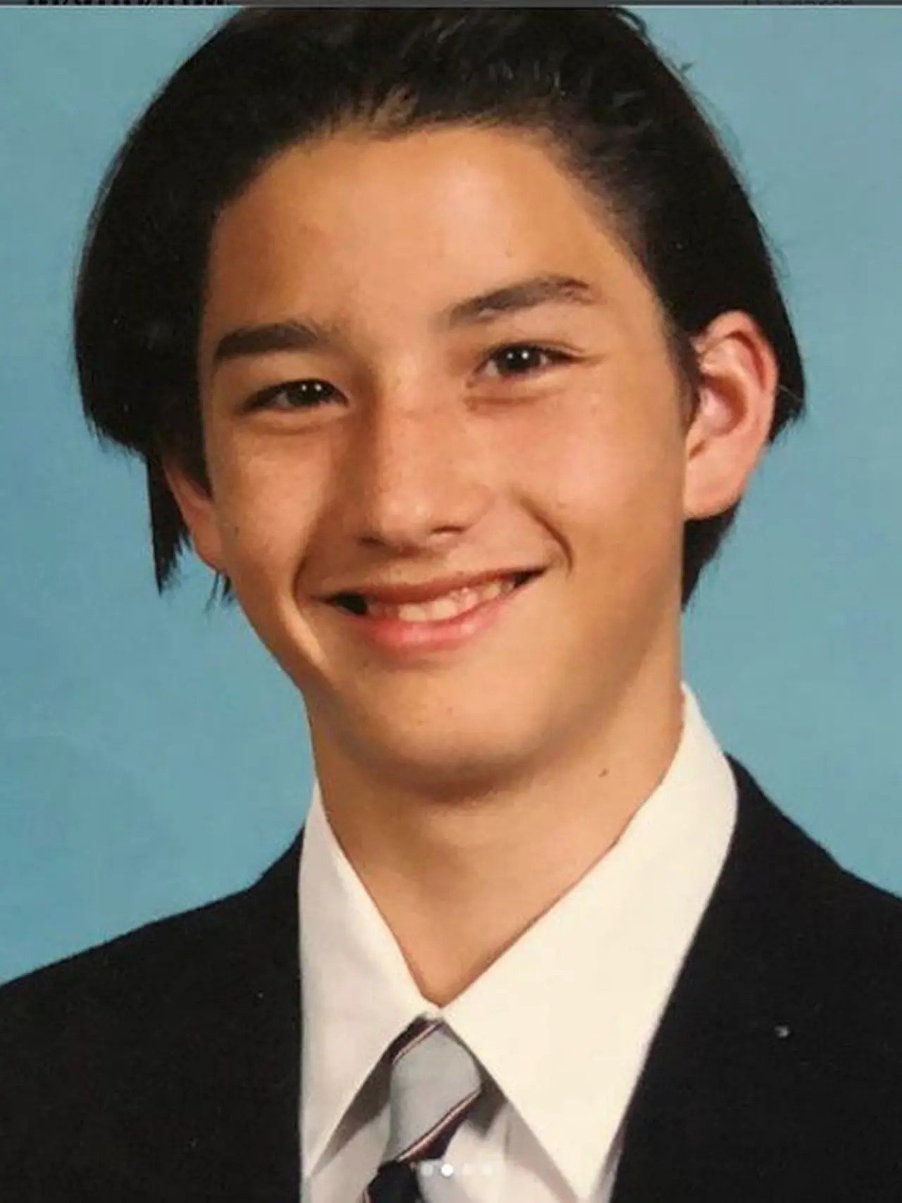 10 Potret Transformasi Mike Lewis, Makin Tua Makin Jadi