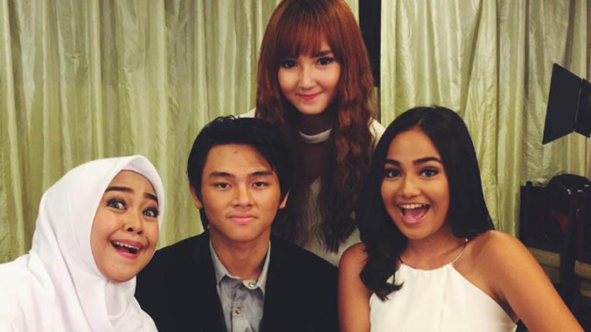 Aldi CJR Dikelilingi Cewek di Poster Film Selebgram