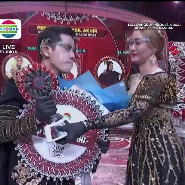 Jadi Juara LIDA 2021, Ini 6 Potret Iqhbal Rayakan Kemenangan di Atas ...