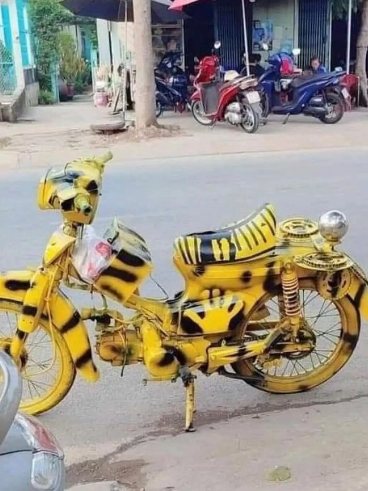 6 Modifikasi Motor Warna Kuning Ini Kelewat Unik, Fix Anti-Mainstream ...