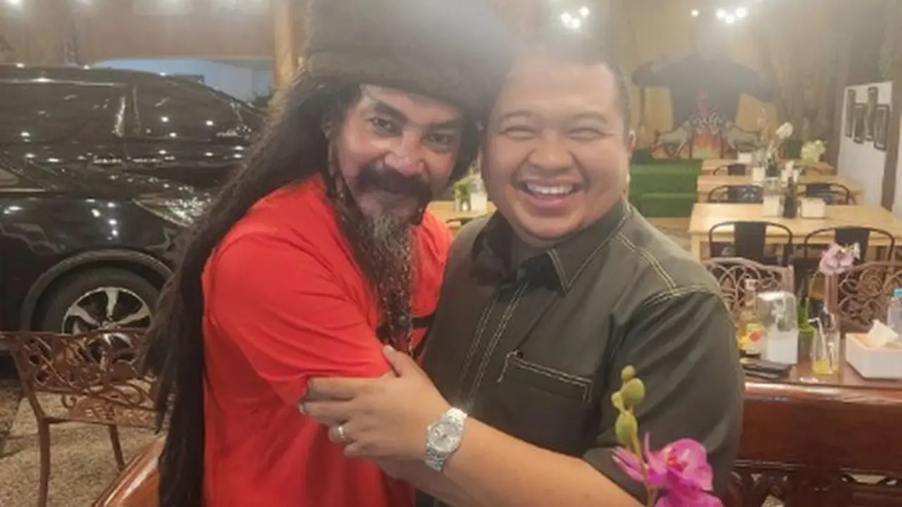6 Potret Terbaru Pesulap Master Limbad, Kini Jualan Sate