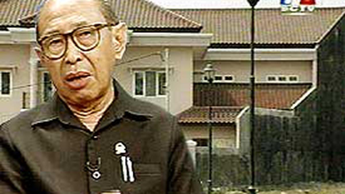 J.E. Sahetapy: Sebaiknya Presiden Memecat Rachman - News Liputan6.com