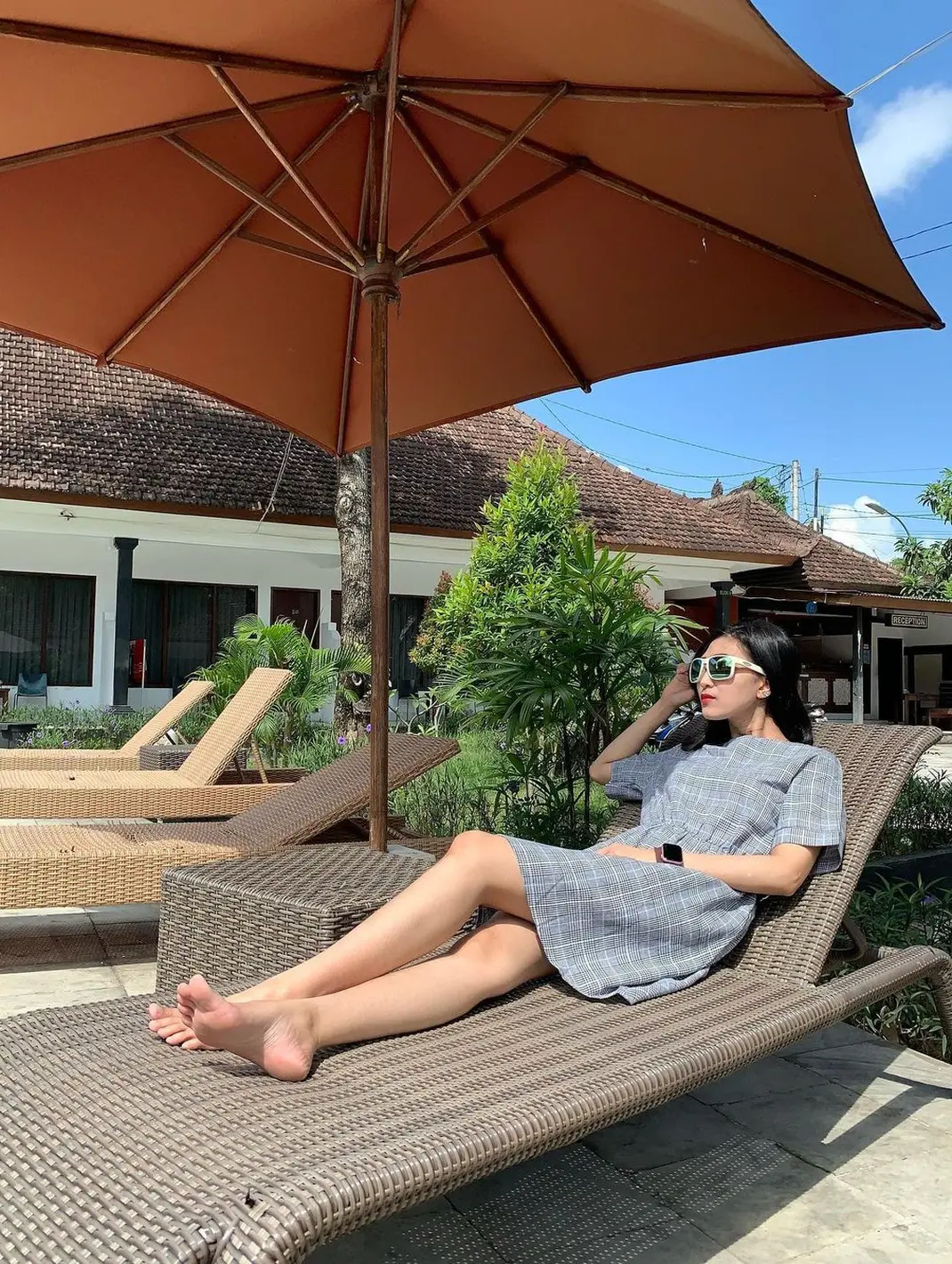 7 Potret Cantik Tika Mega Lestari, Istri Pesulap Merah yang Suka Segala ...