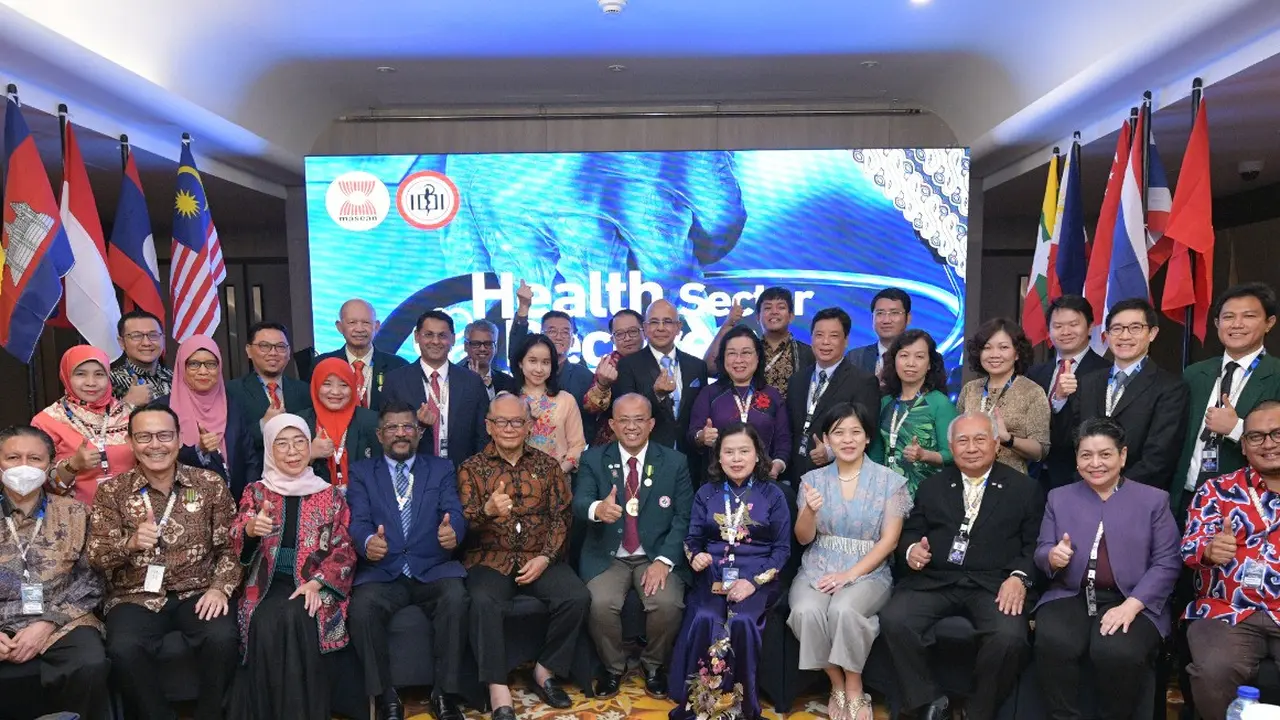 Ketua PB IDI Dr Moh. Adib Khumaidi SpOT Ditunjuk Menjadi Ketua Asosiasi ...