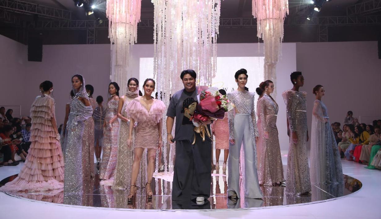Dipinang Jadi Anggota IPMI, Ivan Gunawan Gelar Peragaan Busana Bertajuk ...