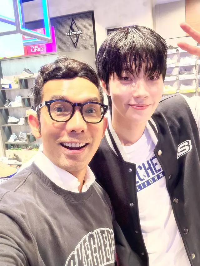 Jadi MC Kesayangan Fans Kpop, Ini 15 potret Indra Herlambang Bersama ...