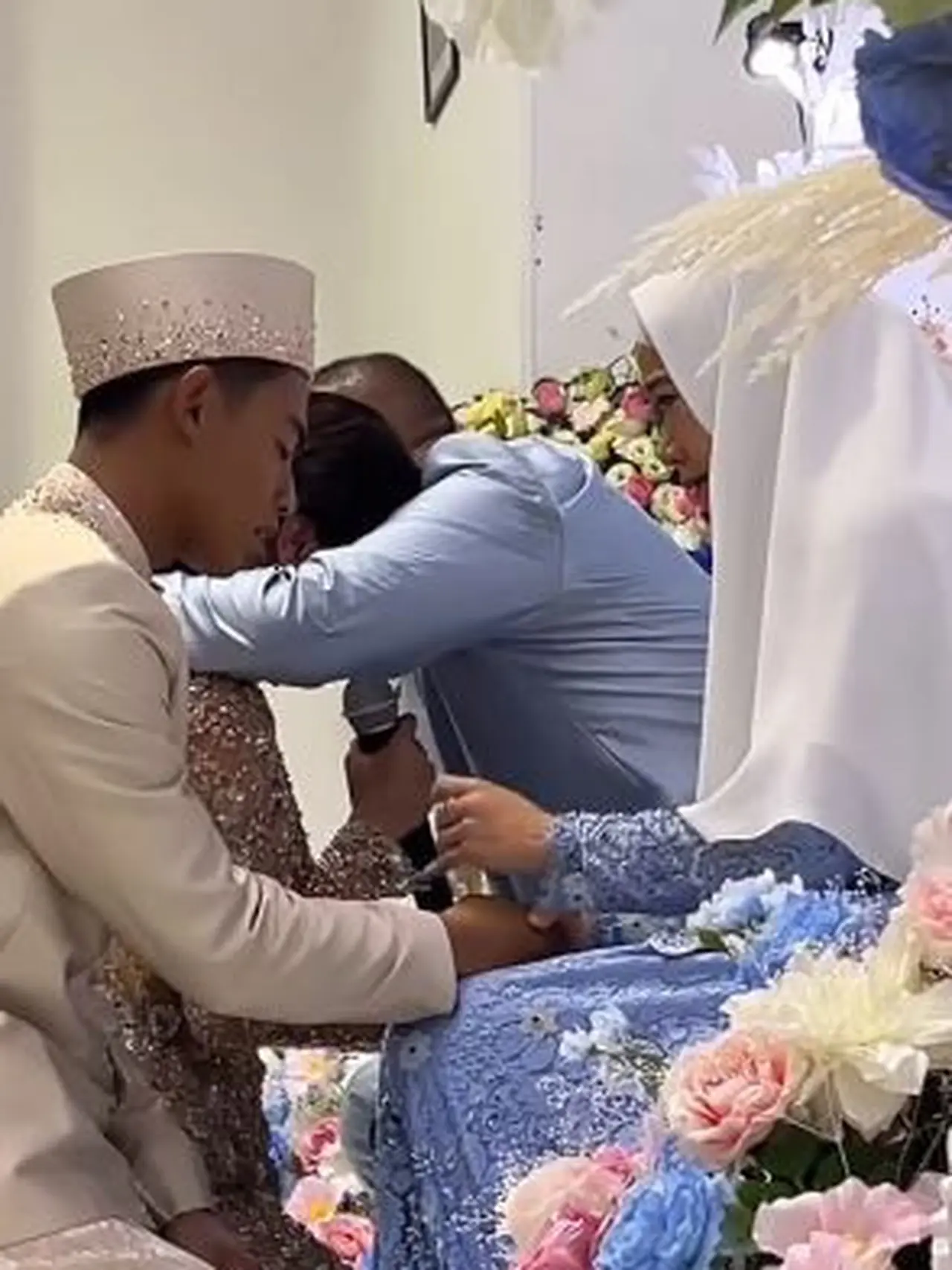 6 Momen Kedekatan Arhan dan Azizah Setelah Menikah, Tak Pajang Foto Bersama di IG - Hot Liputan6.com