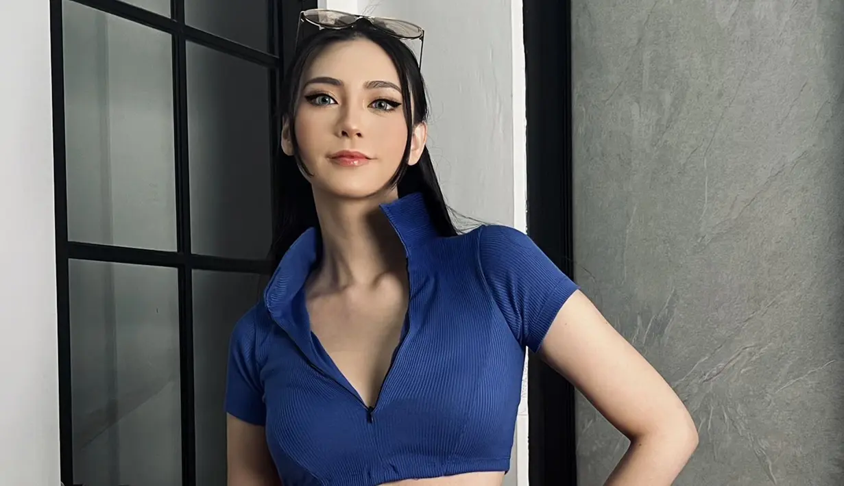 Gaya Seleb Tanah Air Cosplay Karakter One Piece, Curi Perhatian - Foto ...