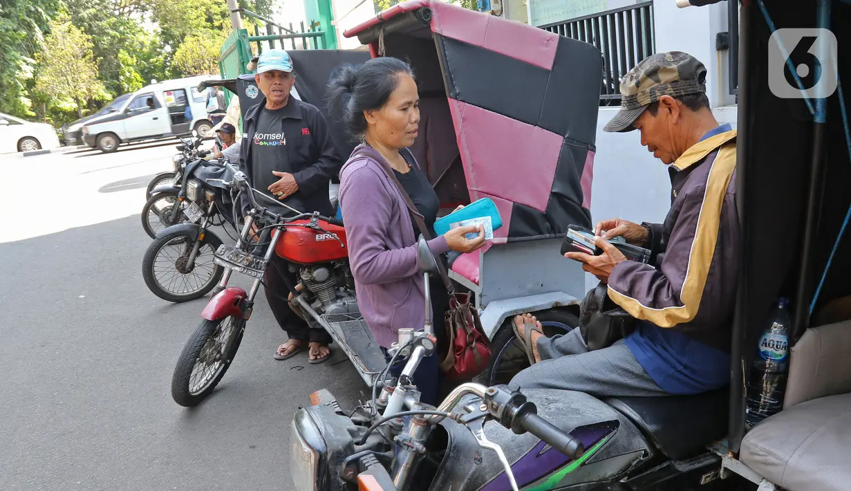 FOTO: Melihat Eksistensi Ojek Becak Motor di Jakarta - Foto Liputan6.com
