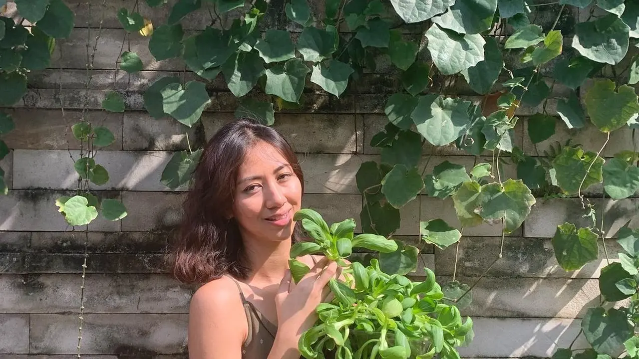 Terpaut Usia 17 Tahun, Ini 6 Potret Reny Setiawati Istri Bimbim Slank - Hot Liputan6.com