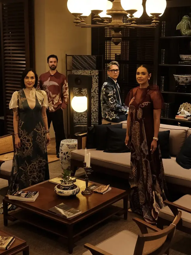 6 Potret Kompak Sara Wijayanto dan Adinia Wirasti di Pernikahan Saudara Laki-laki - Hot Liputan6.com