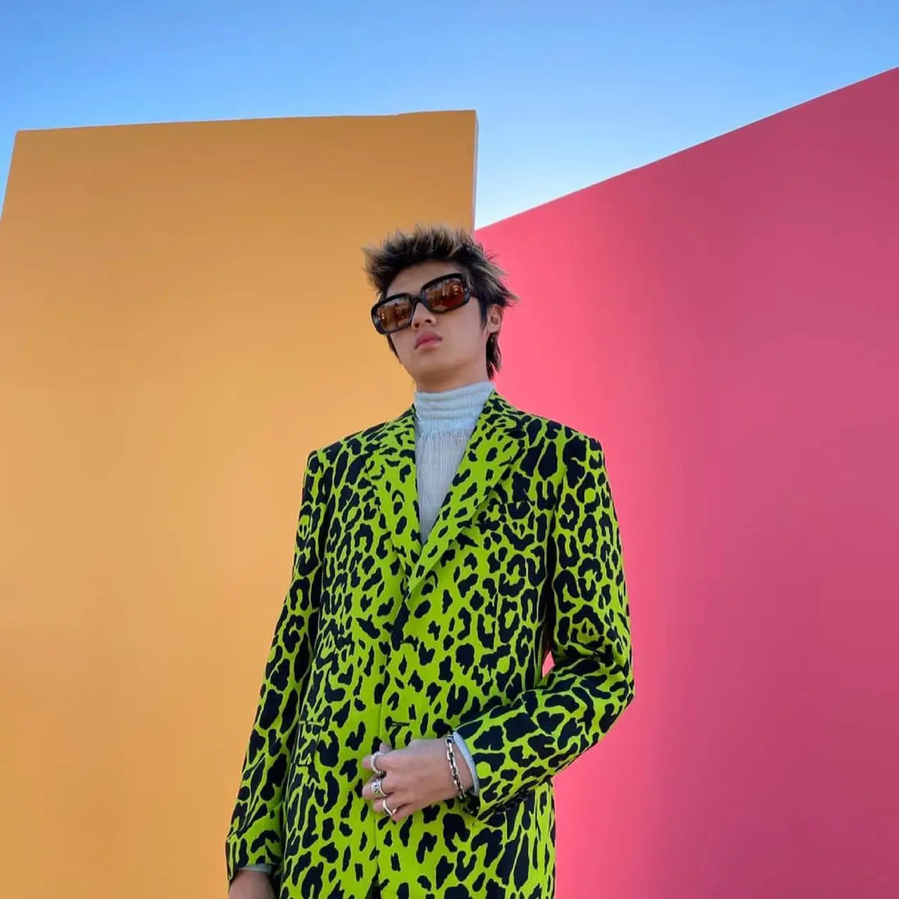 7 Potret Warren Hue, Rapper Asal Indonesia yang Gabung dengan 88Rising ...