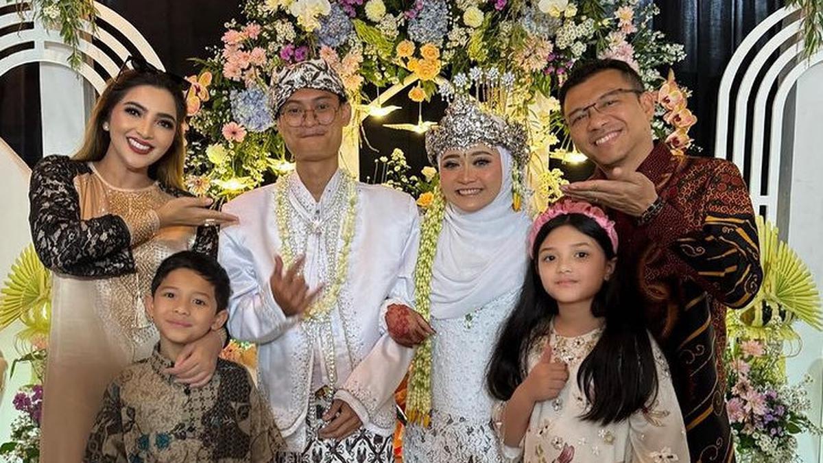 6 Tampilan Pengasuh Arsy Anak Ashanty-Anang Dibalut Kebaya Sunda Saat ...