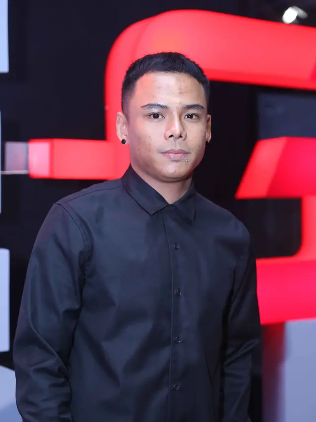 Hina Pendukung Persija, Teza Sumendra Diserbu The Jakmania - ShowBiz ...