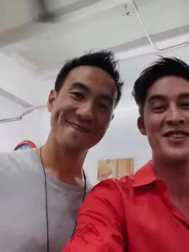 6 Potret Daniel Mananta Reuni dengan VJ Utt di Thailand, Nostalgia Anak ...