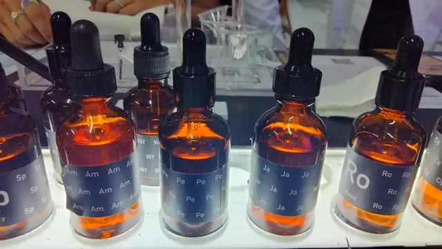 Meramu Parfum dengan Wangi Personal di Singapura bersama Teman Jenius ...