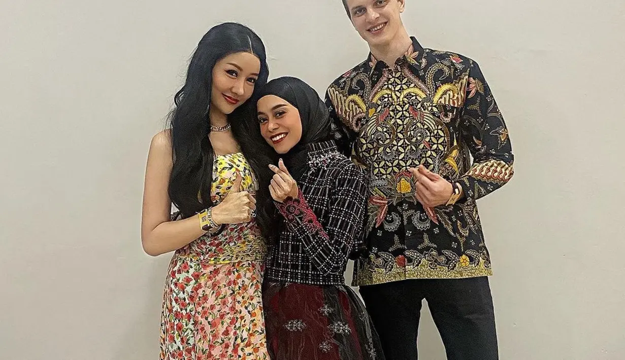 Potret Lucinta Luna dan Alan Foto Bersama Selebritas Indonesia