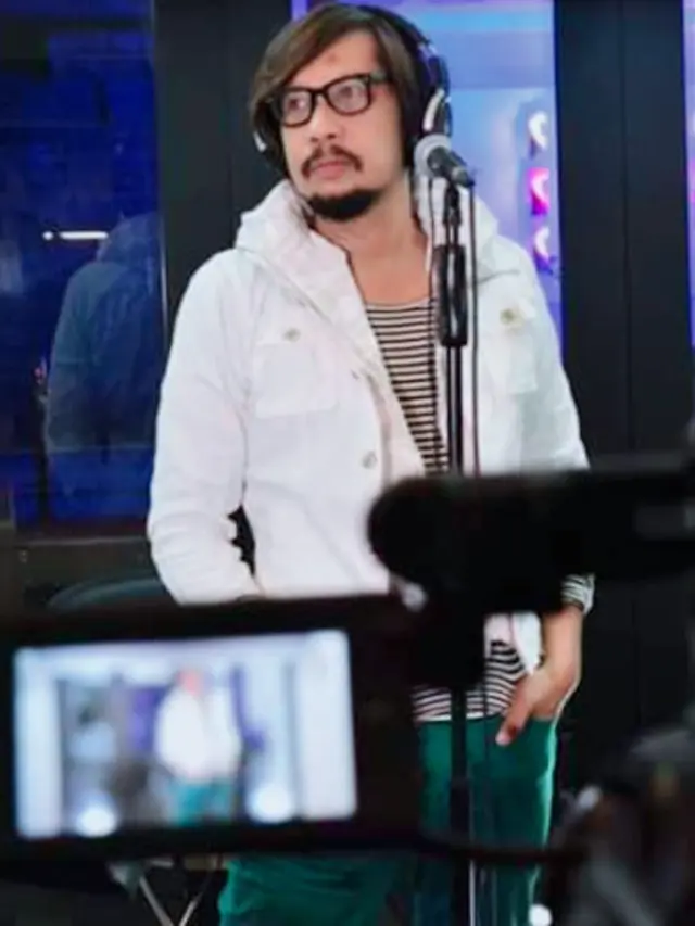 6 Potret Arry Syaff Vokalis Band Cockpit Yang Meninggal Sabtu 12 ...