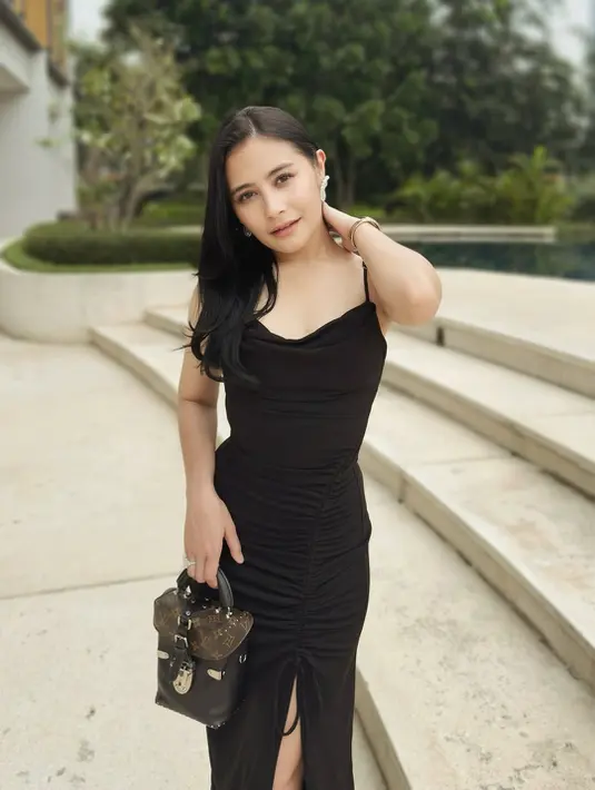 Elegan Serba Hitam, 6 Gaya Kondangan Prilly Latuconsina dan Omara Esteghlal Bisa Jadi Inspirasi ...