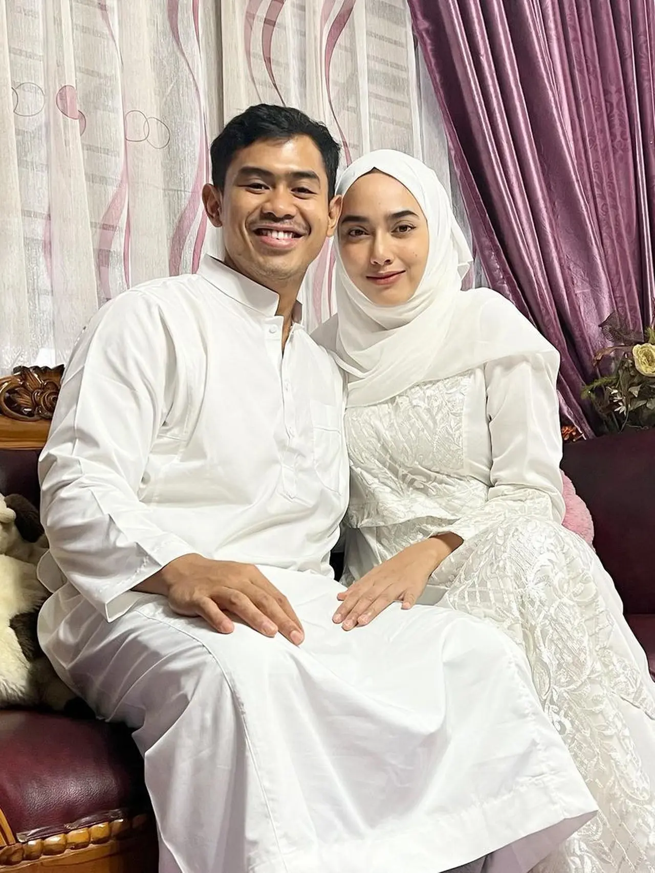 Jarang Terekspos, Ini 6 Momen Kebersamaan Tanboy Kun Bersama Istri - Hot Liputan6.com