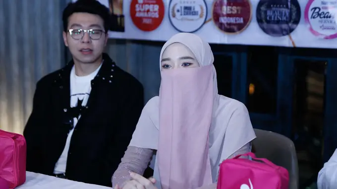 Demi Buah Hati, Ini 6 Potret Inara Rusli Saat Lepas Cadar - Entertainment Fimela.com
