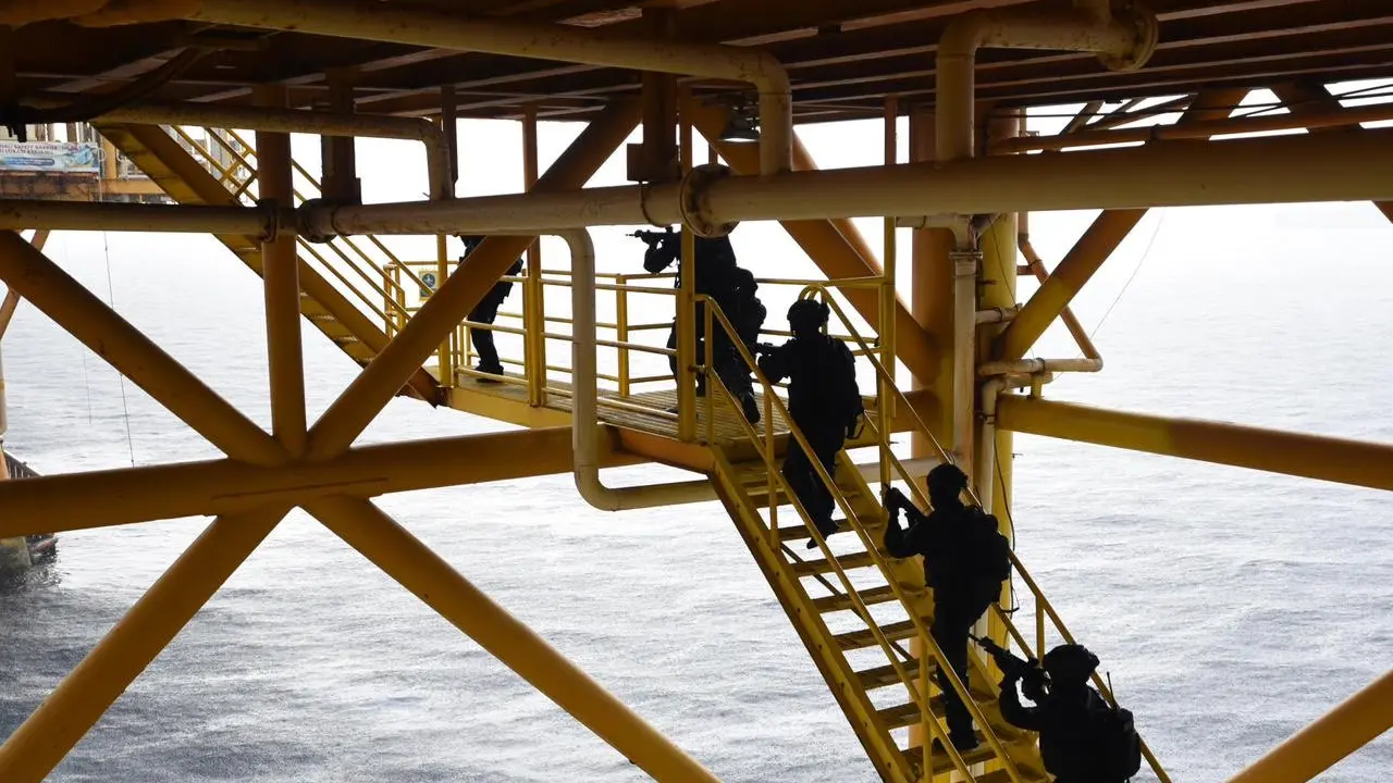 Pertamina Bersama TNI AL Gelar Simulasi Pengamanan Obvitnas di ...