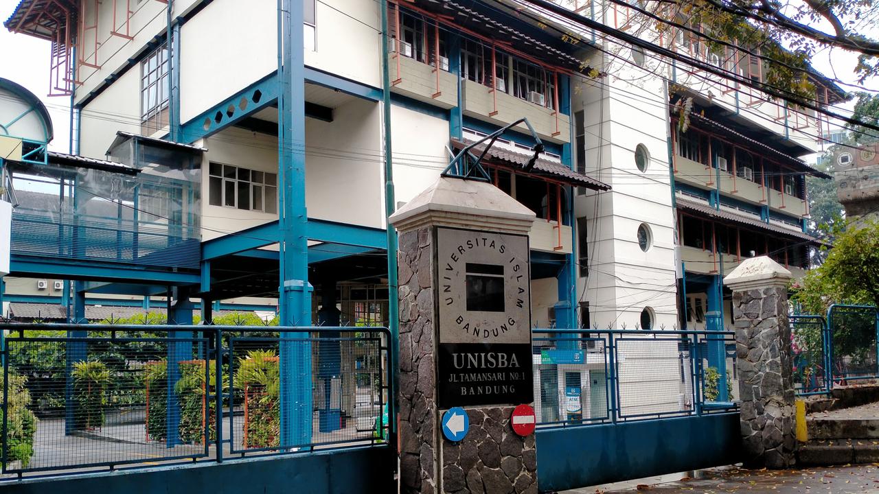 Misteri Gerombolan Berpakaian Hitam Masuk Kampus Unisba Jelang Tengah Malam