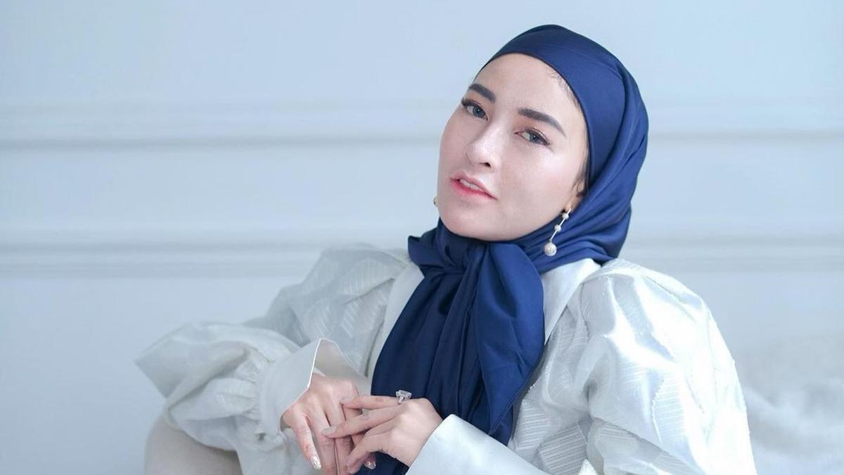 Shandy Purnamasari Terharu Saat MS GLOW Diganjar MURI sebagai Kado ...