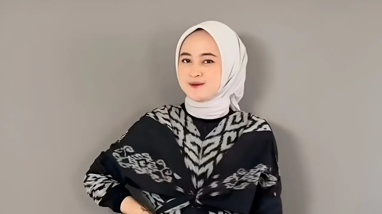 8 Model Gamis Batik Kombinasi Terbaru 2025, Muslimah Tampil Mewah dan ...