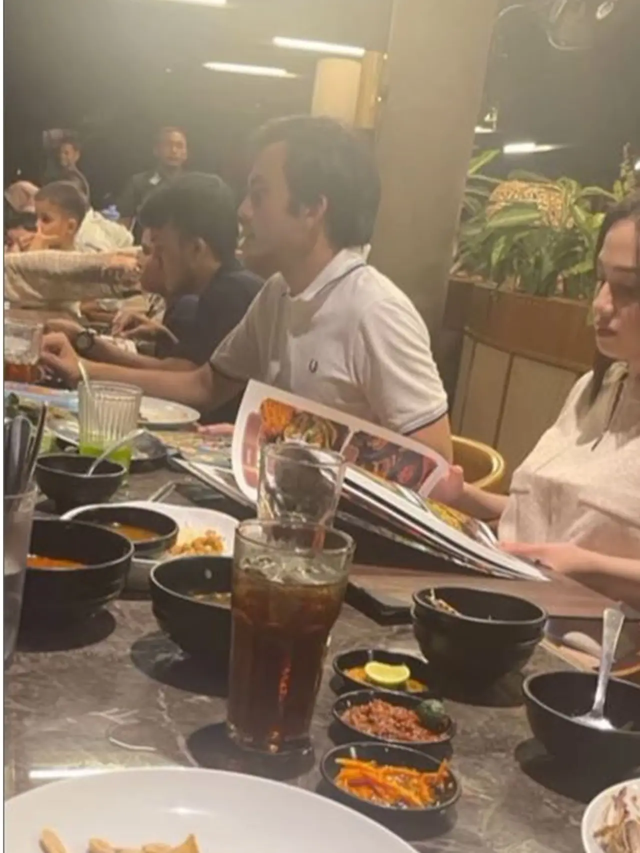 6 Potret Syifa Hadju Ikut Rayakan Ultah Ibu Rizky Nazar, Bak Tepis Isu Putus - Hot Liputan6.com