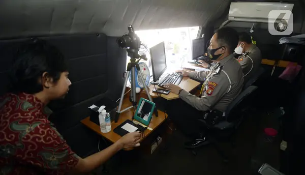 Sopi, Miras dengan Kearifan Lokal Maluku untuk Ritual Perkawinan Adat - Regional Liputan6.com