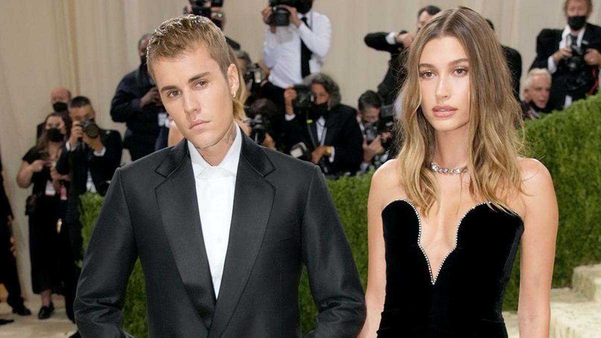 7 Potret Couple Fashion Justin Bieber dan Hailey, dari Penampilan Resmi ...