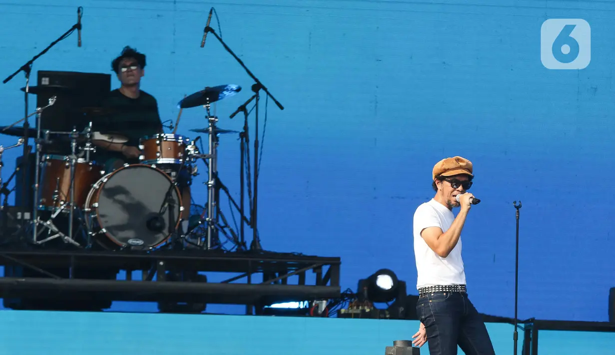 Aksi The Upstairs di Panggung Soundrenaline 2022 - Foto Liputan6.com