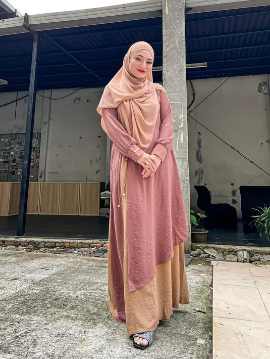 8 Ide Padu Padan Outfit Hijab dan Rok Panjang dari Irish Bella hingga Tasyi Athasyia - Photo ...
