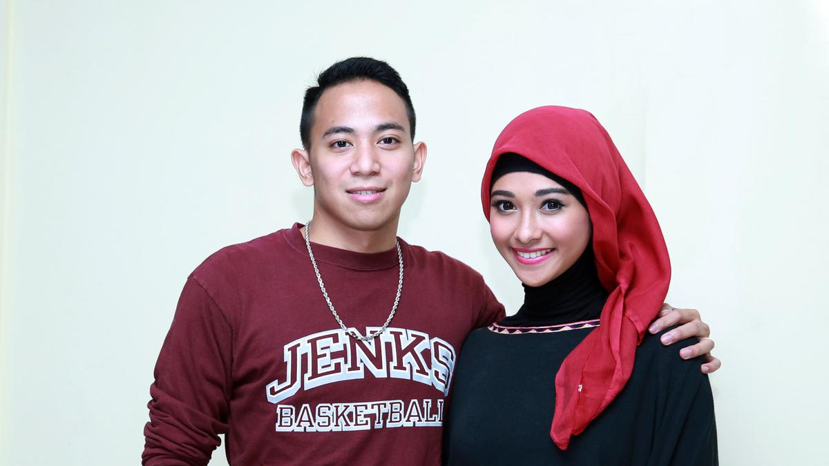 Awal Mula Suami Poppy Bunga Menjadi Sopir Taksi - Entertainment Fimela.com