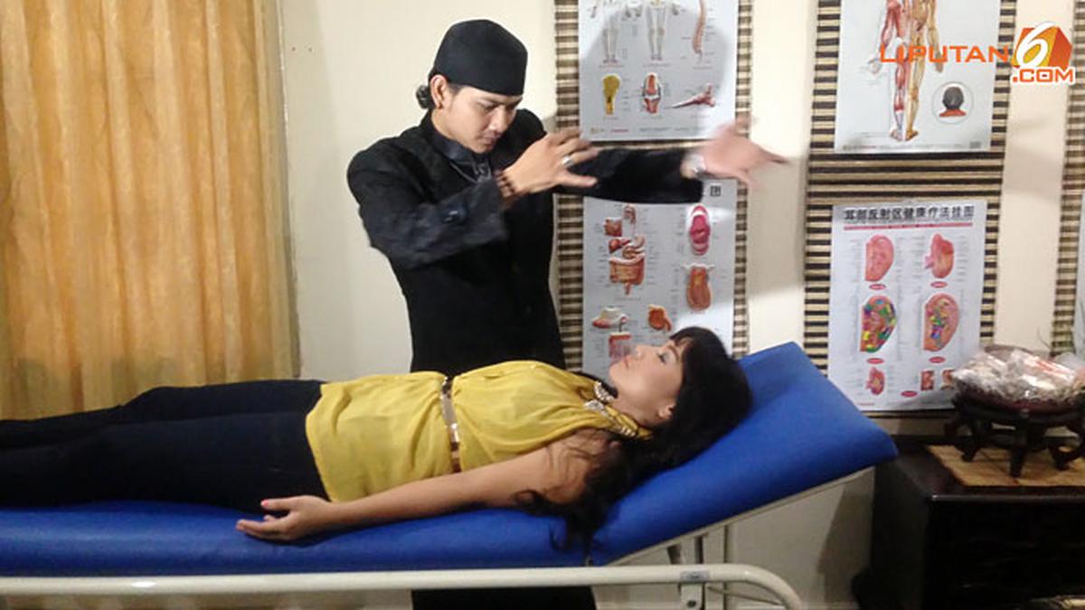 Putus Pacar, Jenny Cortez Ngadu ke Paranormal - ShowBiz Liputan6.com